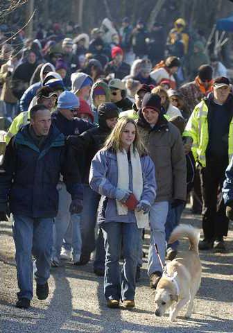 Hikers honor murder victim Meredith Emerson - Gainesville Times