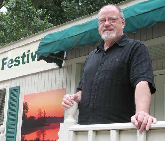 Robert Croy welcomes you with a smile and a story - Gainesville Times