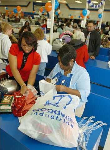 Goodwill opens in South Hall to large crowds - Gainesville Times