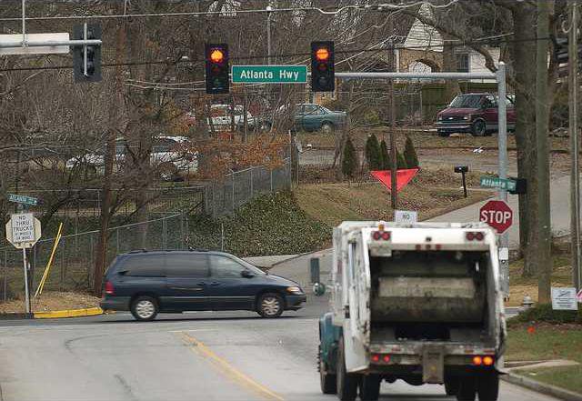 Atlanta Highways new traffic light gets turned on next week ...