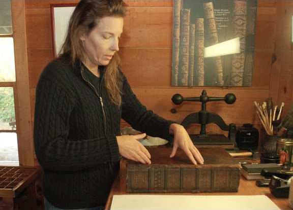 Dahlonega woman continues the art of bookbinding - Gainesville Times