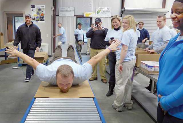 Leadership Hall County prepares Thanksgiving meals for needy families ...