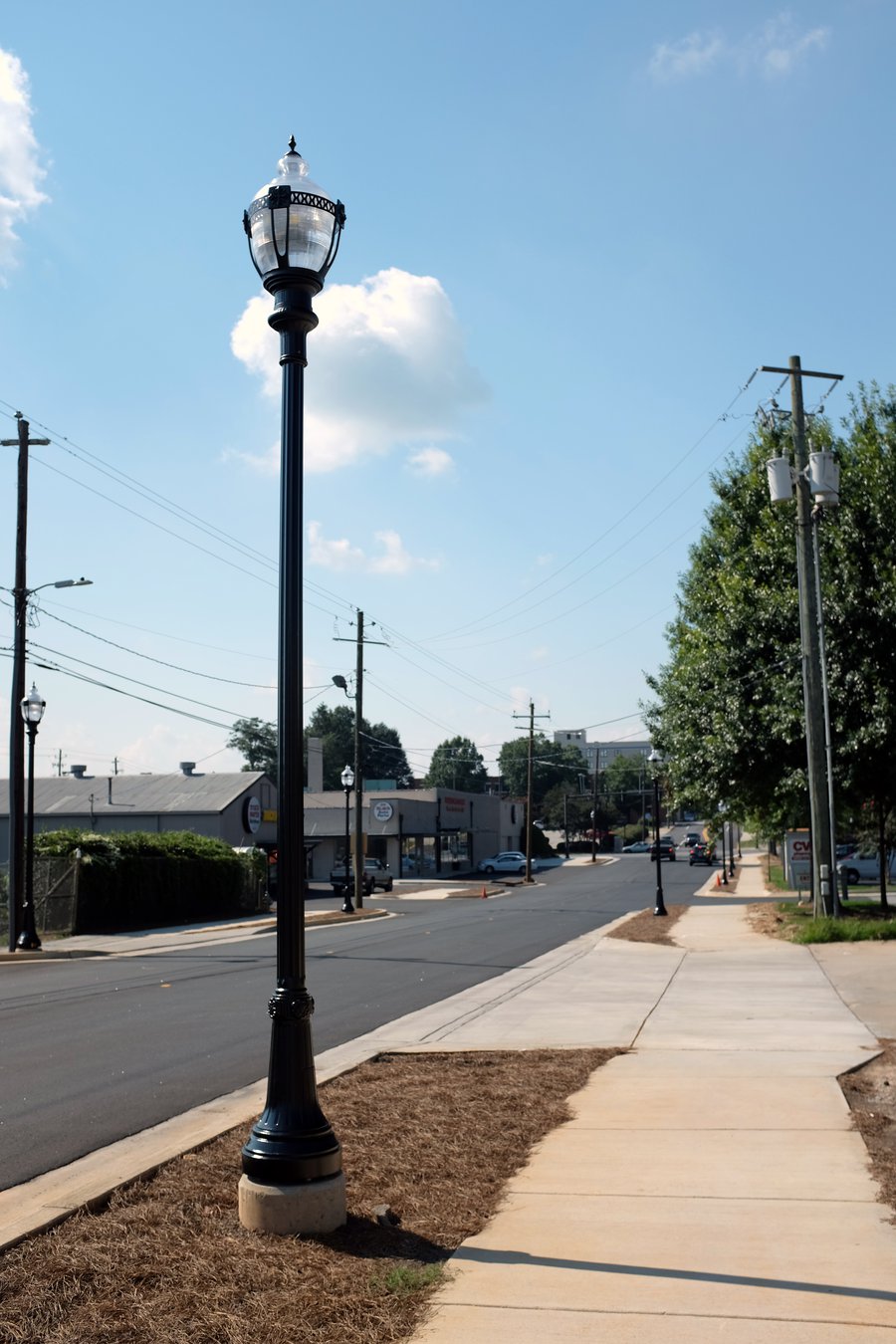 Main Street's midtown side sporting new street lights - Gainesville Times
