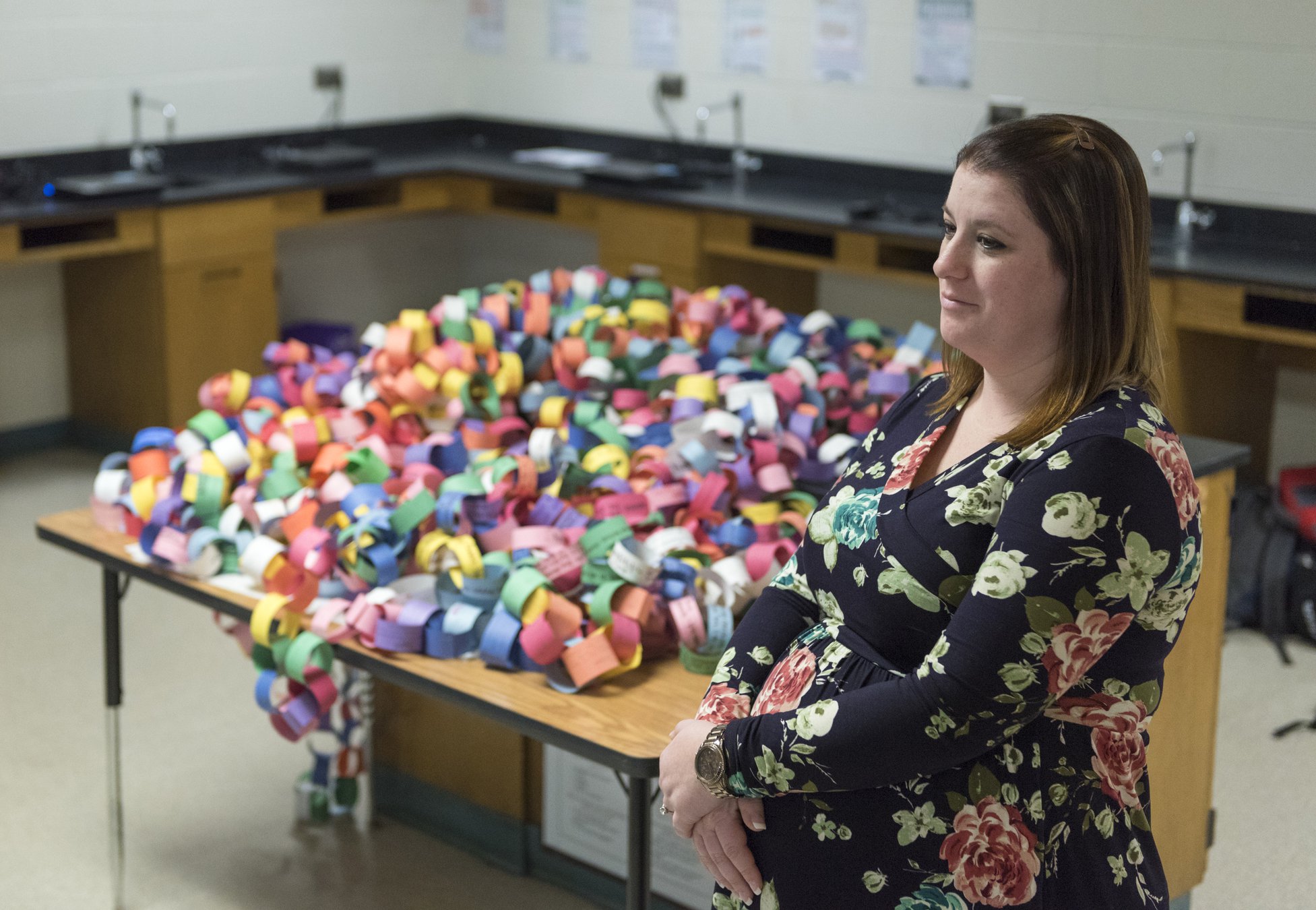 Chain links of compassion: Students find new way to cope with Florida ...