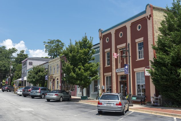 See how Flowery Branch is going ‘Gilmore Girls’ for fans' block party ...