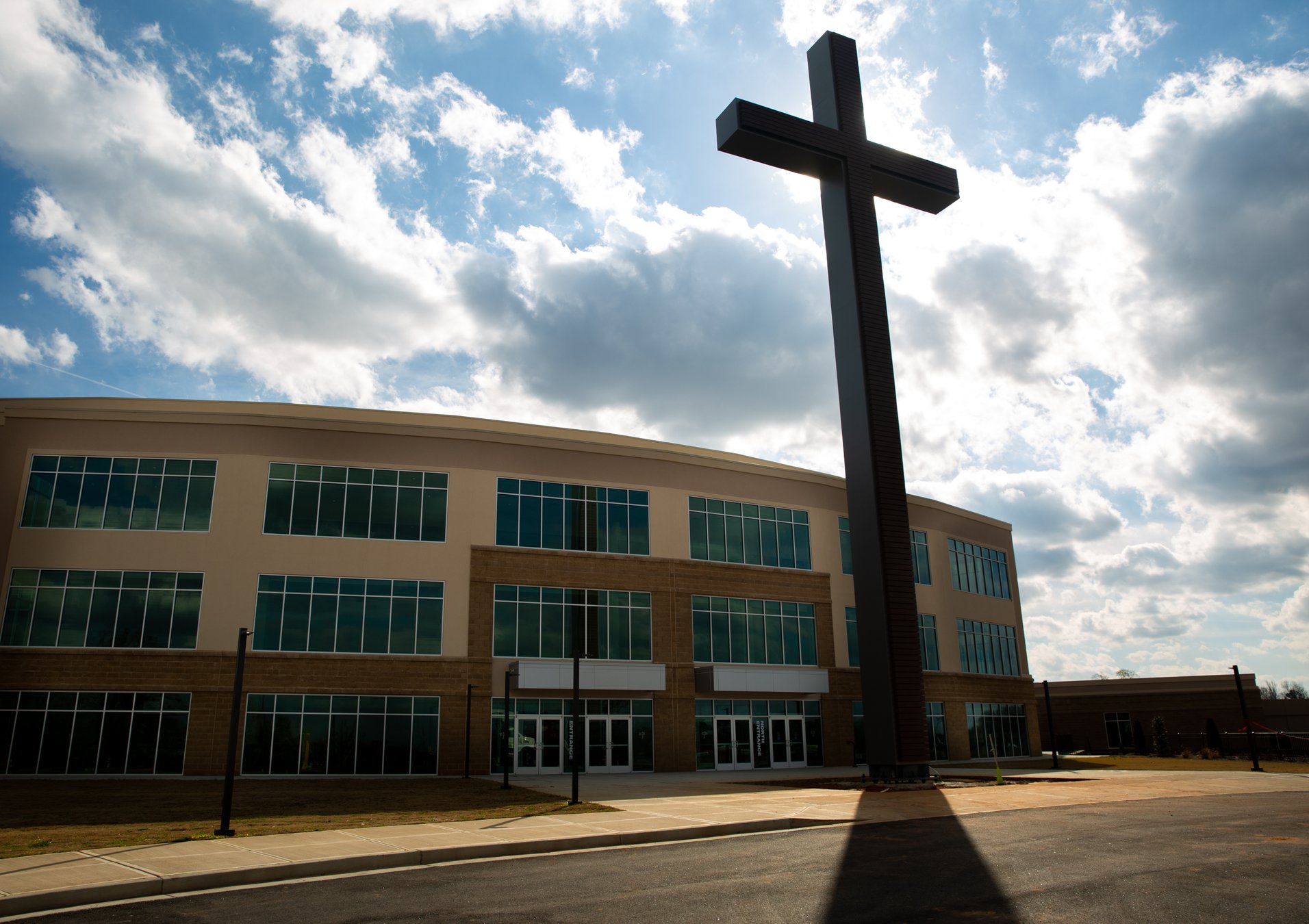 Christ Place Church installs 80-foot cross at Flowery Branch campus ...