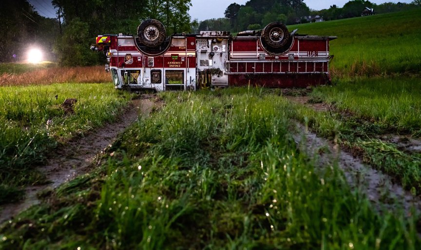 3 firefighters injured when truck overturns - Gainesville Times