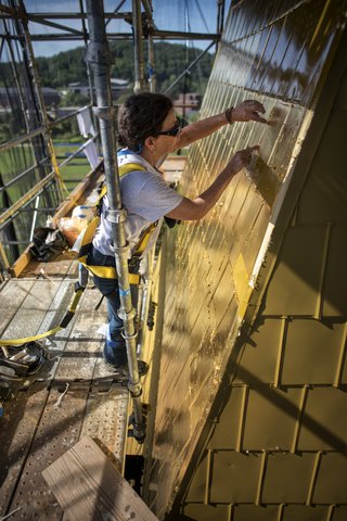 See this UNG building get a new coat of gold, in photos - Gainesville Times