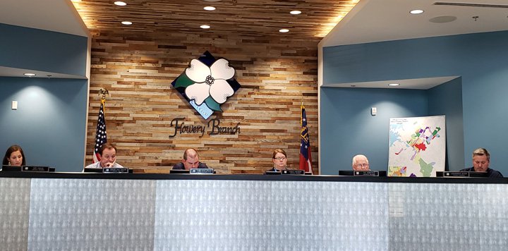 Controversial 334-unit apartment complex gets initial OK in Flowery ...