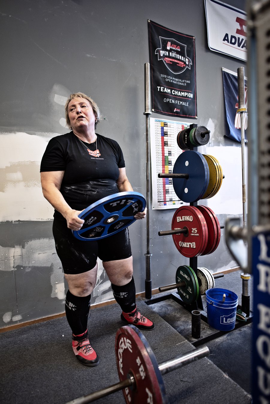 This 63-year-old is on her way to set a deadlifting world record in ...