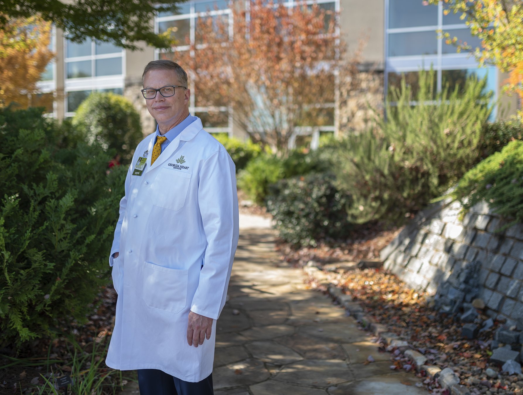 Operating on soldiers during rocket fire, this robotic heart surgeon ...