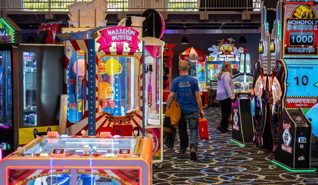 Now open: New restaurant, fun center aimed to be ‘game changer’ for ...