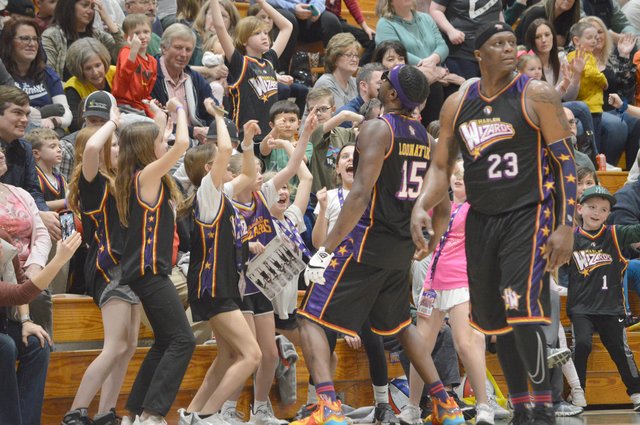 PHOTOS: Harlem Wizards exhibition basketball squad puts on show for ...