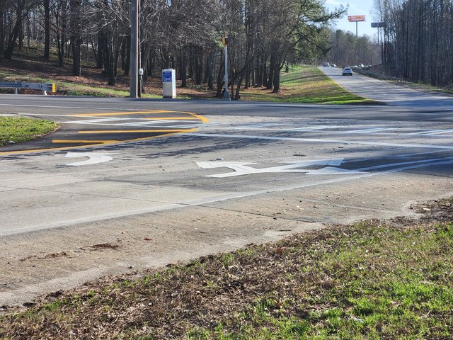 Lane addition may ease congestion at this busy I-985 exit in South Hall ...