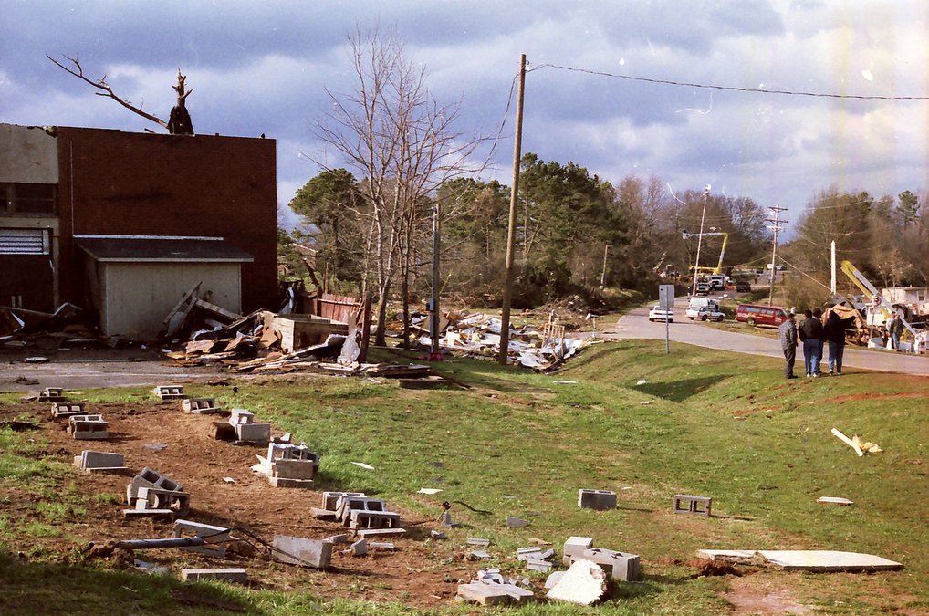 A timeline: Remembering North Hall tornado's destruction 25 years ago ...
