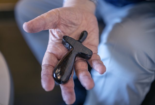 Gainesville man gives away handmade crosses to ‘build a mini-bridge ...