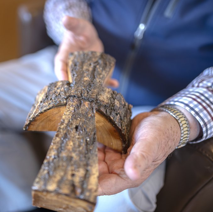 Gainesville man gives away handmade crosses to ‘build a mini-bridge ...