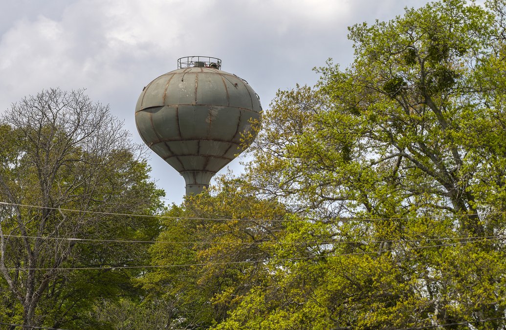 How many gallons of water downtown Flowery Branch’s newest landmark ...