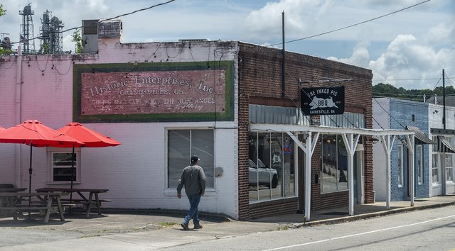 Gainesville set to expand area downtown where you can carry booze. Here ...