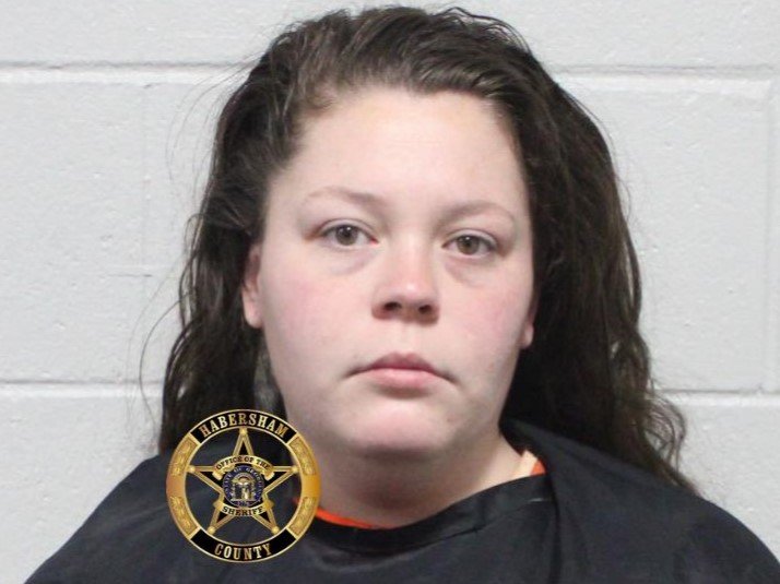 Lee Arrendale prison officer accused of giving cell phone, cigarettes ...