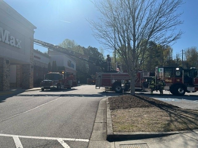 'Haze,' odor of smoke, lead firefighters to Flowery Branch pet store ...