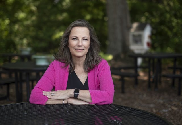 Rhonda Samples was aiming for a career in fashion. Now, she’s keeping ...