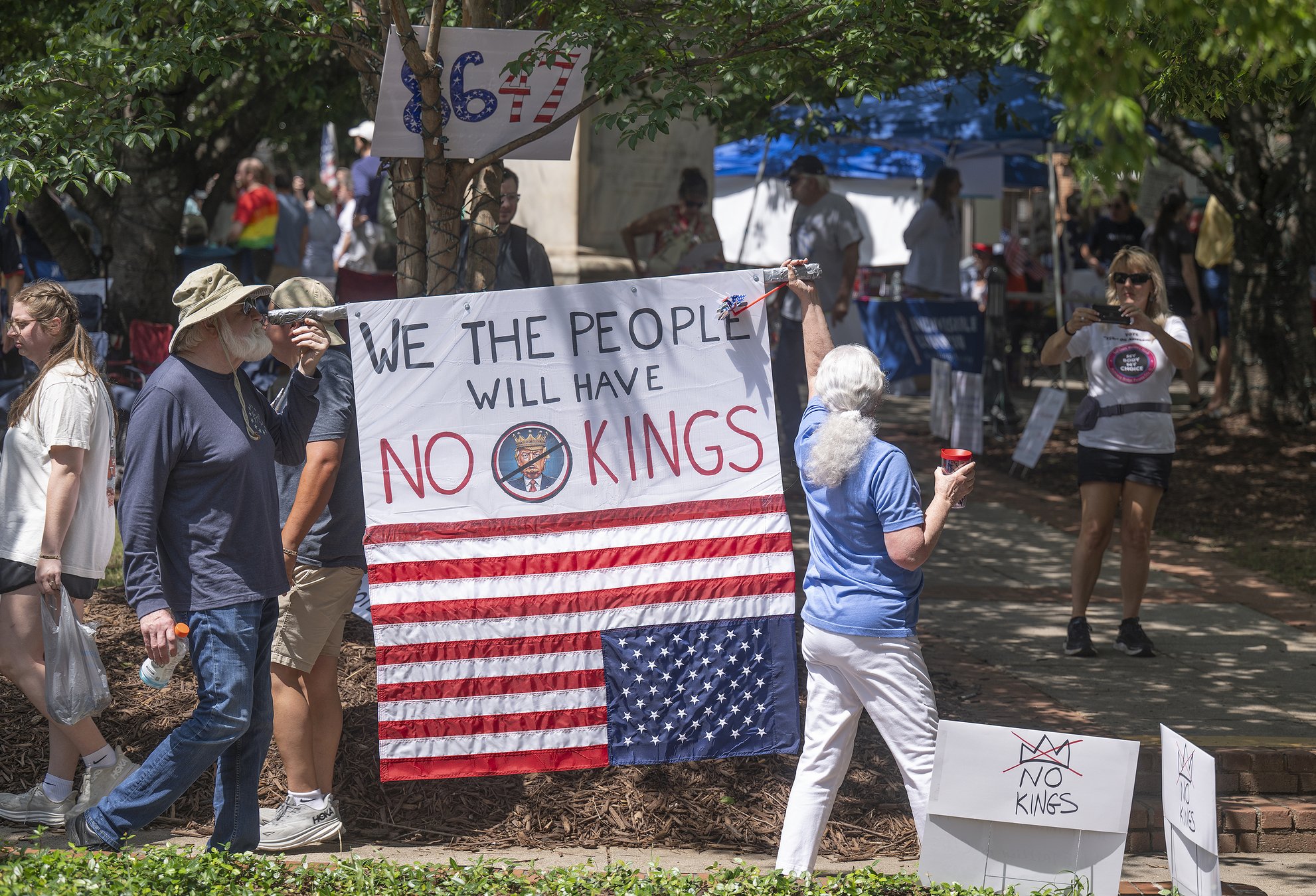 WATCH: Protesters rally in Gainesville as part of nationwide ‘No Kings ...