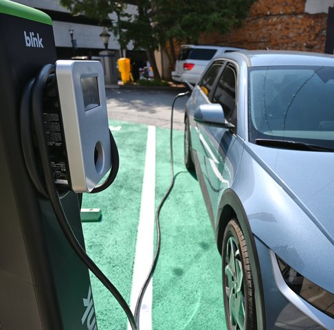 Electric vehicle charging stations approved for these areas in Hall and ...